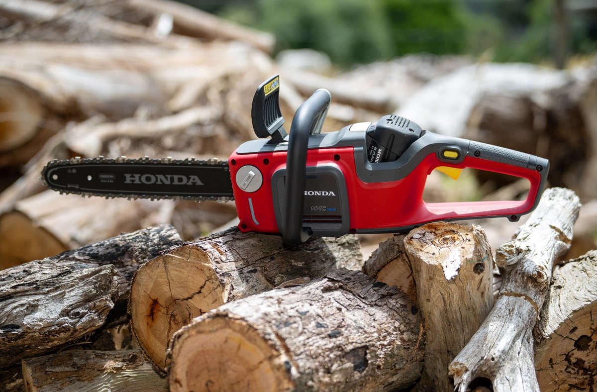 Honda’s first-ever battery-powered chainsaw - Landscape Contractor