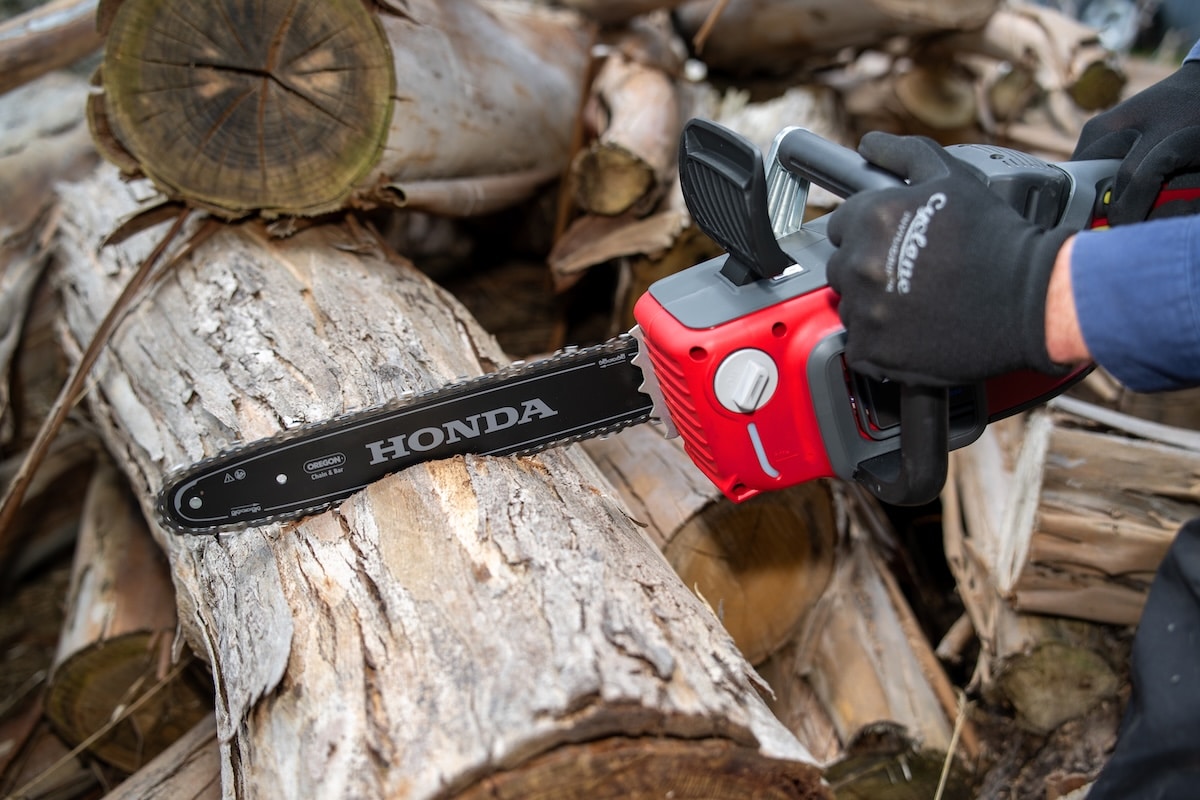 Honda’s battery-powered chainsaw - Landscape Contractor