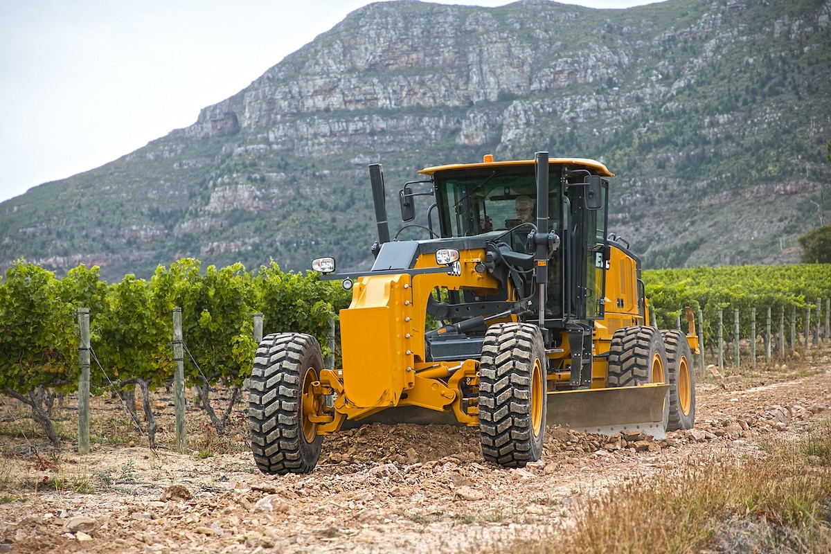 The Bell G140 and Hitachi - Landscape Contractor