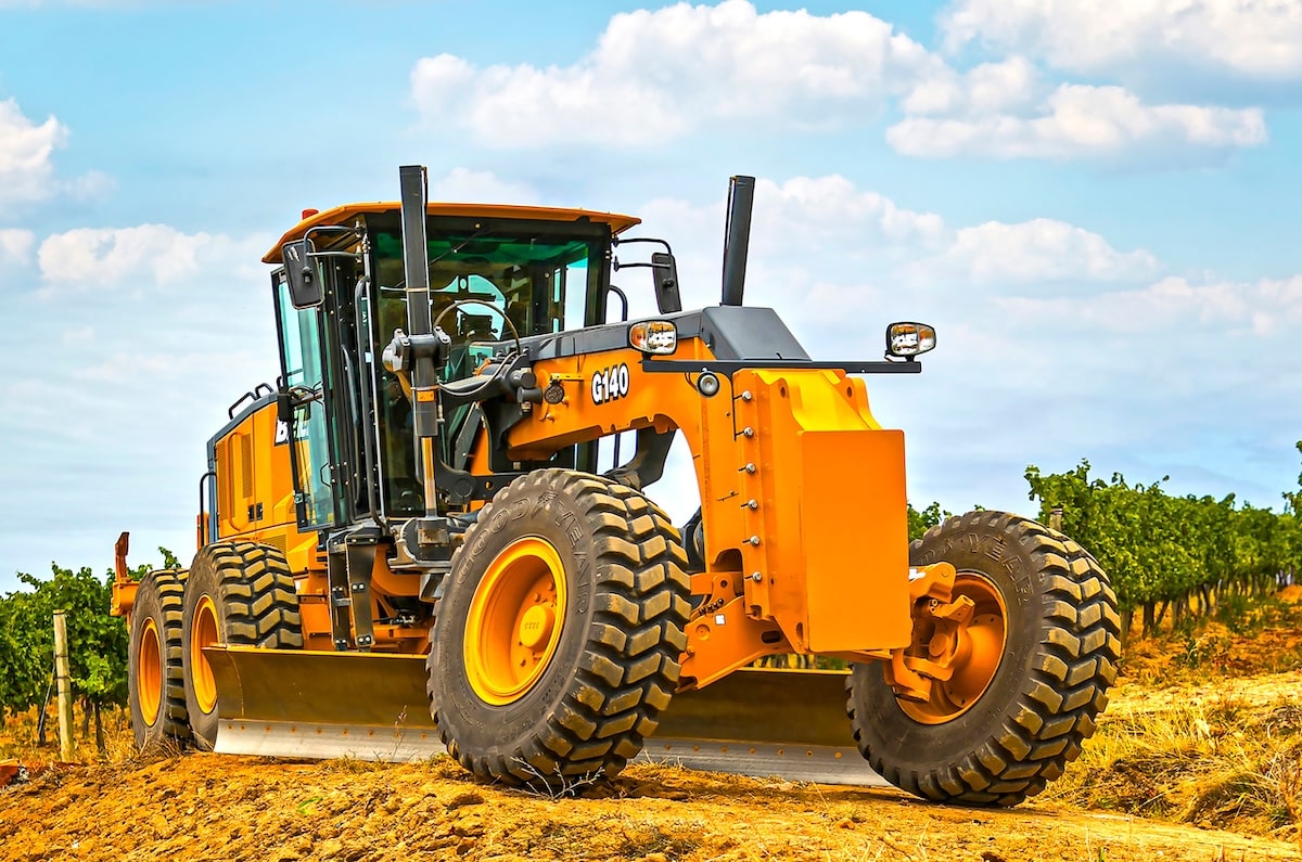 The Bell G140 and Hitachi - Landscape Contractor